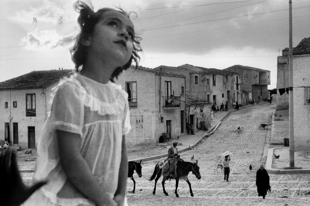 Vagabond Photographer • Sergio Larrain • Magnum Photos